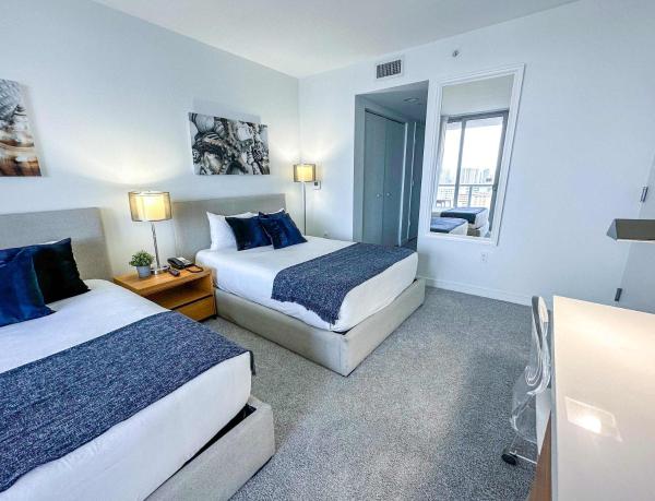 Beachwalk Studio Bay & Skyline Vistas - Hallandale Beach, FL