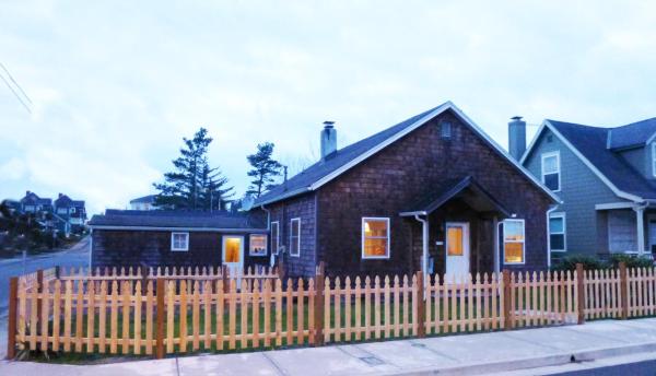Karr Beach House On Franklin - Seaside Beach Oregon, OR