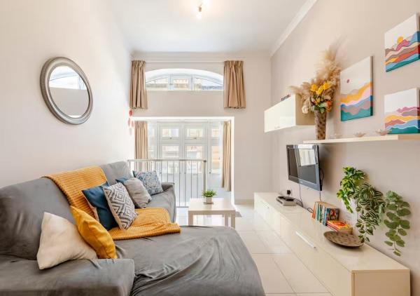 Modern Apartment In The Heart Of Sliema Steps From The Seafront - Valletta