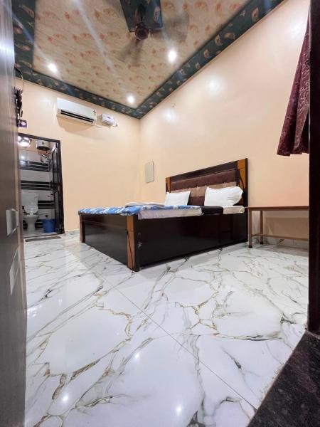 Shri Garud Govind Dham Near Prem Mandir - Vrindavan