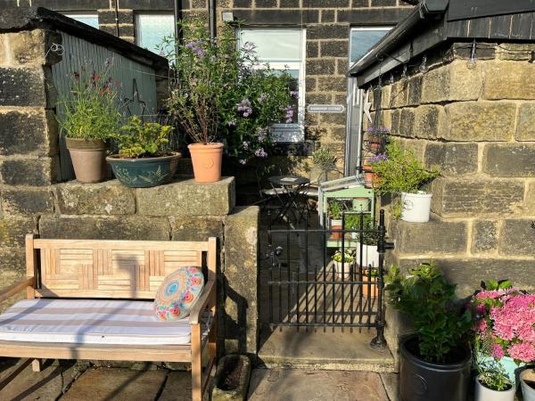 Snowdrop Cottage - Keighley