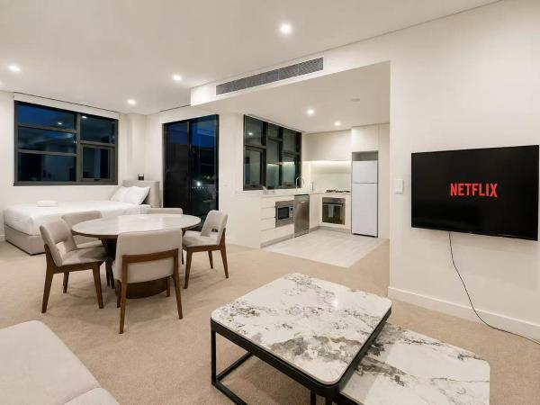 Huge Modern Apartment Next To Sydney Beach And Airport - 2 Parking Spaces - Penshurst