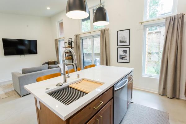 500 House - Stylish 1br With Soaring Ceilings And Fire Table - C - Grafton, WI
