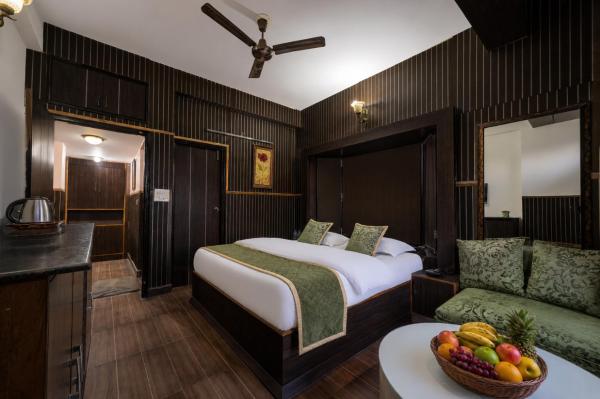Rudra Home Stay L On Heritage Market Kasauli L Best Food Cafe Rudra L Kasauli - Kasauli