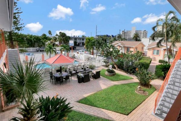 Beach Boutique Mini Cottage And Pool - St. Pete Beach, FL