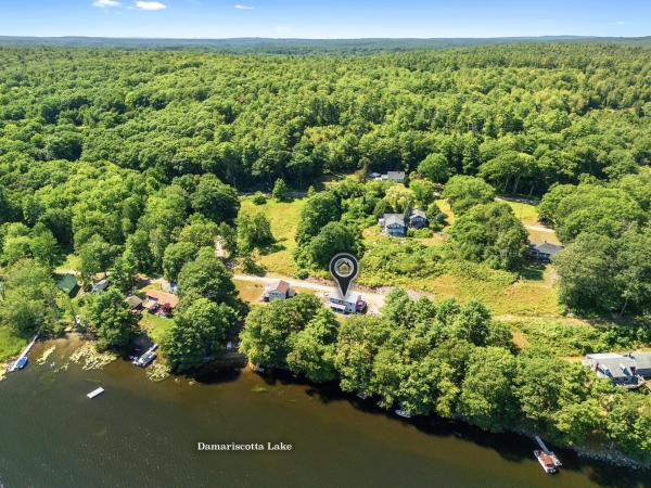 Cozy Lakefront Cottage With Stunning Views, Deck, Bbq Grill, And Outdoor Firepit - Damariscotta, ME