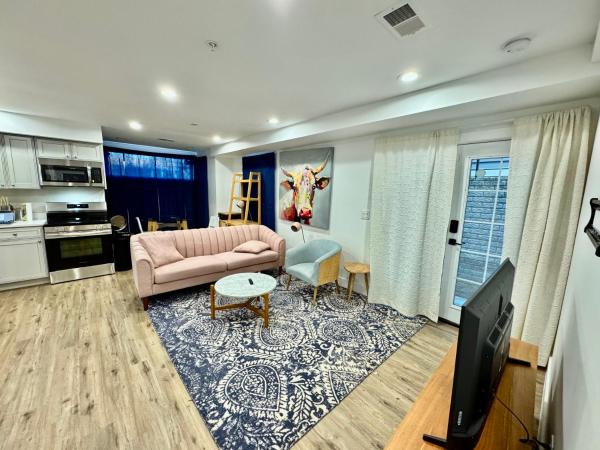 Modern Cozy Apt 2-bedrooms With Easy Parking - Huntington, VA