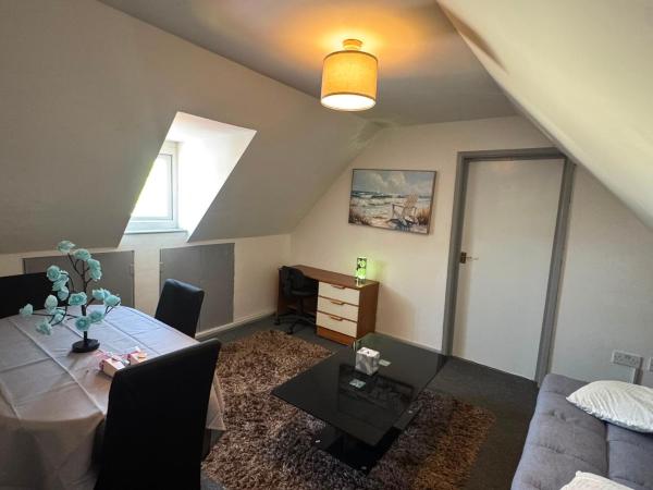 2 Bedroom Modern Flat Close To Derby City Centre - Staffordshire