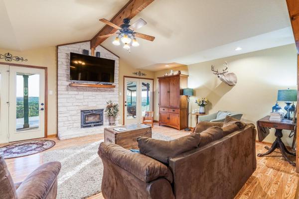 Tawnyas Secret Hideaway - 20-mile Views - Driftwood, TX