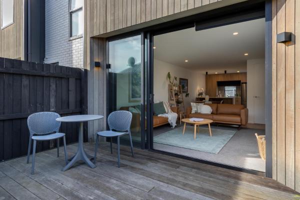 Spacious 3 Bedroom Townhouse - Near Cbd With Garage - Kaiapoi