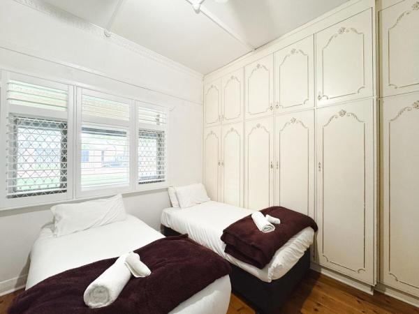 Charming Old Bungalow House With 14 Beds - Stirling