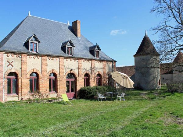 Gîte Lumineux Dans Ancienne Orangerie Avec Jardin Et Barbecue - Fr-1-489-281 - Lapalisse