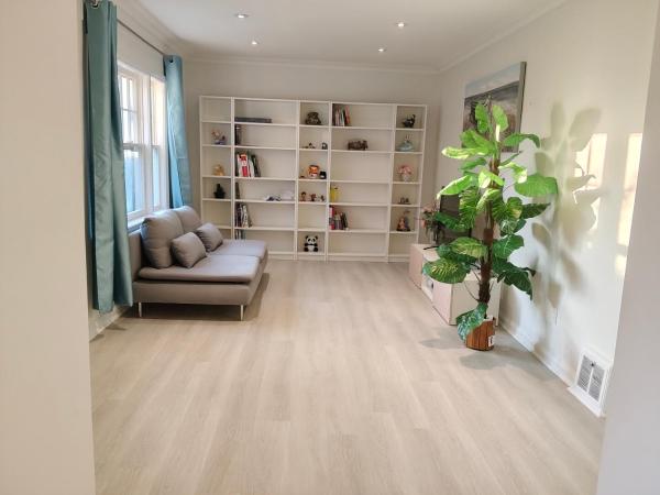 Lovely Single House Close To Young Finch Station 4br With Free Parking - Ontario