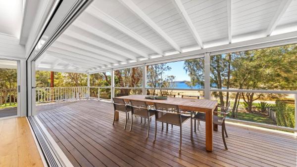 Free Night Stay - Waterfront, Sleeps 12 - Ettalong Beach