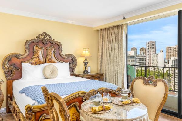 Royal Garden Couples Getaway City-mt Views Condo Wkitchen Near The Beach - Kaneohe, HI