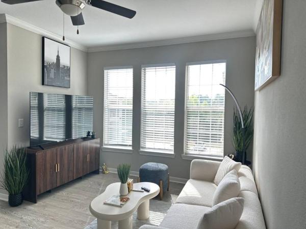 Chic 1br Retreat In Magnolia Near The Woodlands - Stagecoach, TX