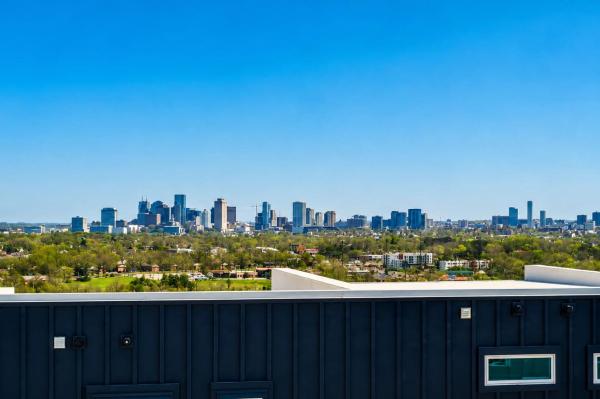 Rooftop Views - Hot Tub - Near Honky Tonks & Bars - Nashville, IN