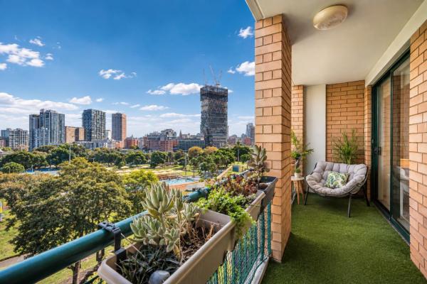 Stylish Surry Hills Cbd 3br 100m2 - City And Park Views, Pool, Sauna, Gym, 2 Secure Free Parking Spaces - Bondi Beach