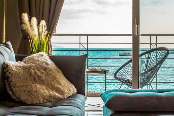 Seafront Kalamata Haven - Blue Luxury Suite - Kalamata