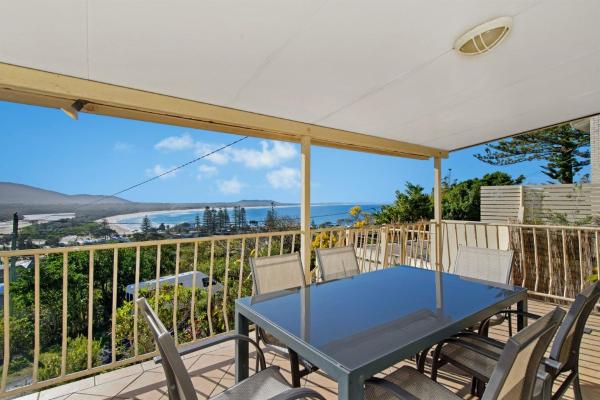 Hi View, 18 Dulconghi Street - Crescent Head