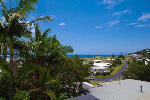 Rosemaree, 24 East Street - Crescent Head