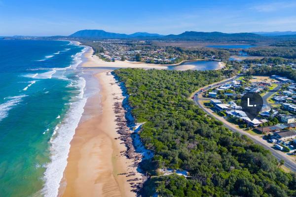 The Beach House - Lake Cathie