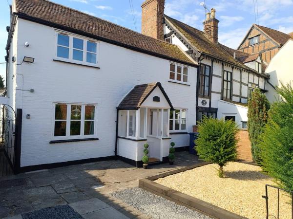 Central Tewkesbury Cottage, Hot Tub, Sleeps 8 - Tewkesbury
