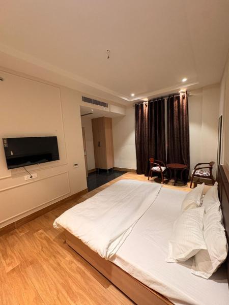 The Silver Spoon Hotel - Khanna