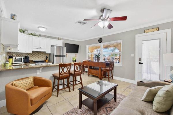 Coconut Villa Suite 2 - Redington Shores, FL