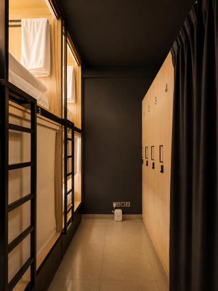 Westay Capsule Hostel - Dubaï