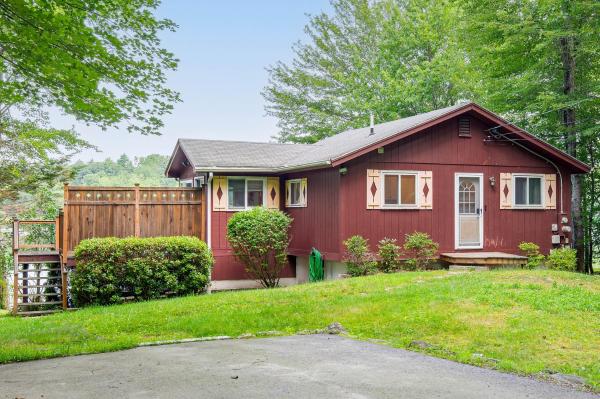 Lakefront Family Home W/ Docks In Barnstead! - Chichester, NH