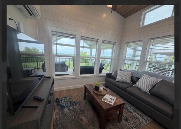 Rivermist Modern Tiny Home - Vicksburg, MS
