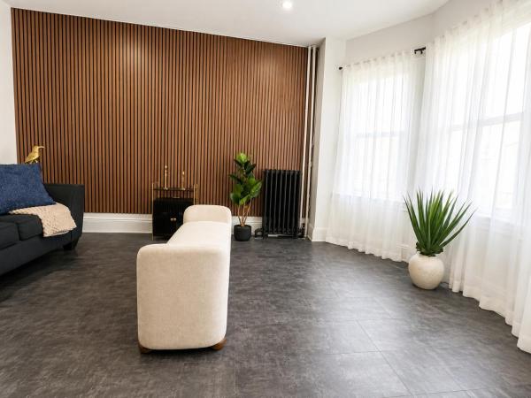 Havrenza Modern 4br Near Nyc, Metlife & Train - Paterson, NJ