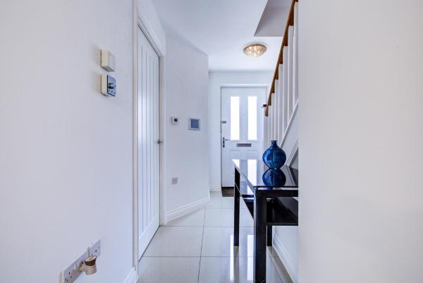 Bloom -Modern & Spacious 4bdr Home -Free Parking - Kent