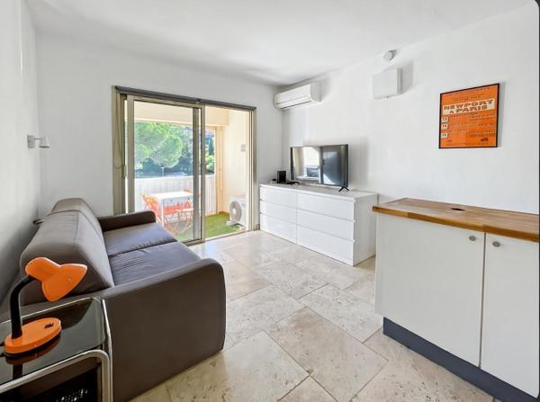 Studio With Pool And Beach Access In Sanary-sur-mer - Le Castellet