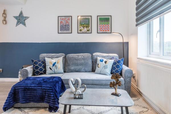 Airport Retreat L Sleeps 7 L Fast Check-in - Altrincham
