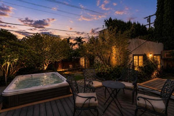 Beverly Hills Main House • 3br • Hot Tub - Los Angeles