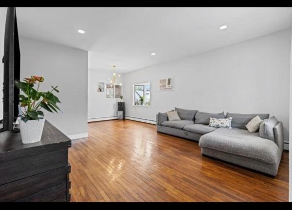Modern 4br Menlo Park Home - Edison, NJ