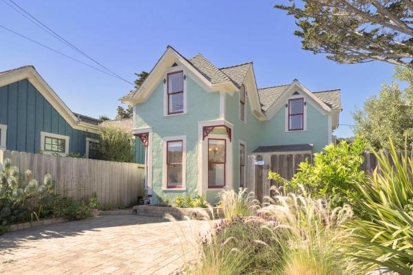 3943 Rad Beach House - Monterey, CA