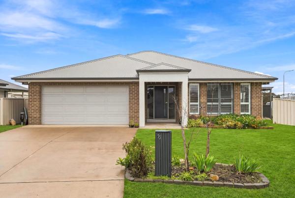 Robinson Retreat - Sleeps 8 Pet Friendly - Orange