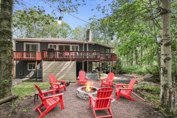 Contemporary Home In Pocono Farms Country Club - Pocono Pines, PA