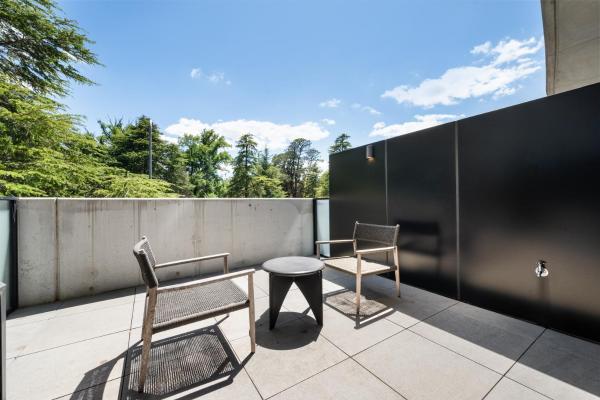 Stylish Studio With Park Views And Free Parking - Queanbeyan
