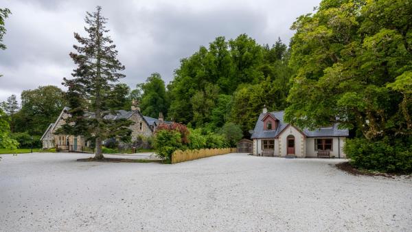 The Log Cabin At Rokeby Manor - Loch Ness
