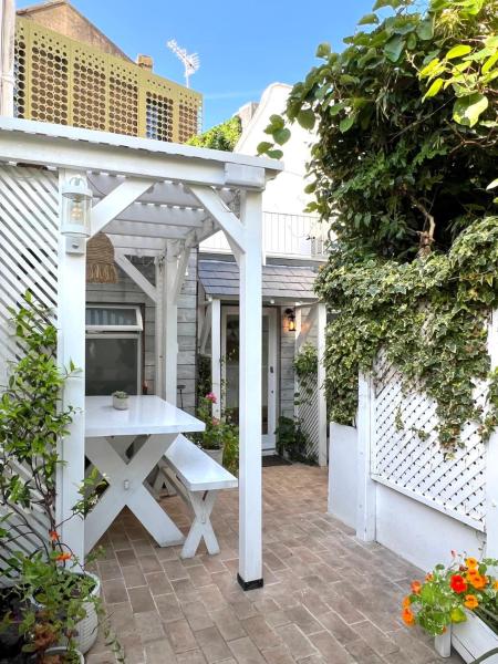 Private-patio Cottage In The Lanes, Sleeps 2 - Hove