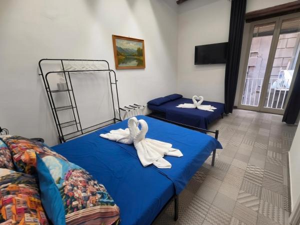 Al Centro Di Napoli Accanto Al Crist0 Velato - Neapol