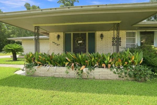Mid Century Mondern • New Orleans Charm Home - Slidell, LA