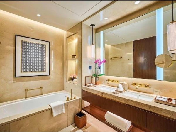 Solaire Hotel Deluxe Room Quezon City - Manila