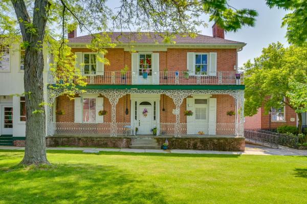 2-apartment Combo In Dtwn Bedford: Hike & Golf! - Bedford, PA
