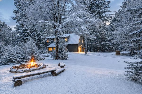 5 Min Ski| 1 Min Nightlife| Hot Tub| Arcade| Fires - Vermont