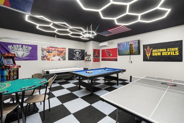 The Copper Cactus-epic Game Room, Pools & Family Fun - Gilbert, AZ